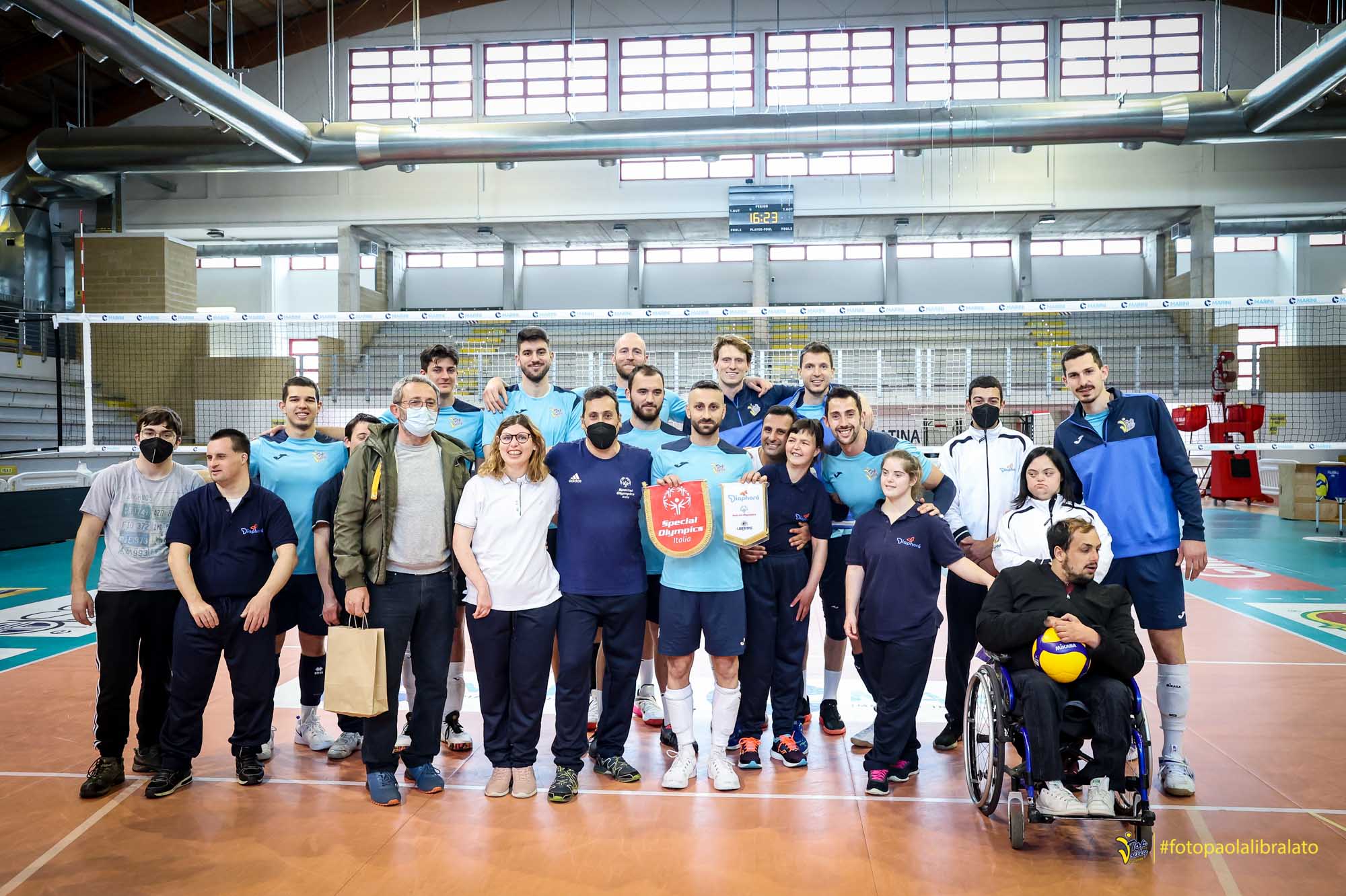 Top Volley e solidarietà, un allenamento con i ragazzi della Diaphorà