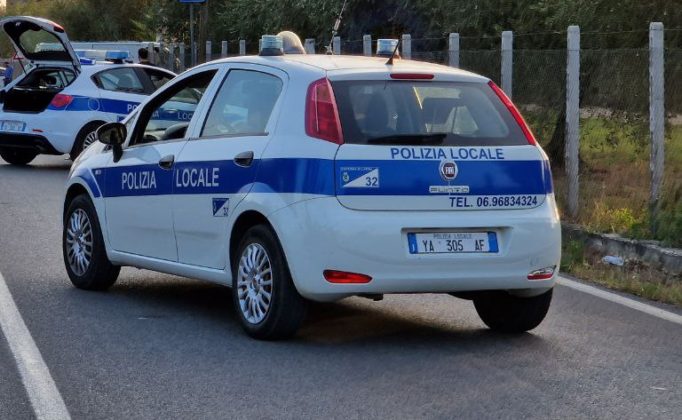Fondi, guida con patente scaduta da 12 anni e senza assicurazione