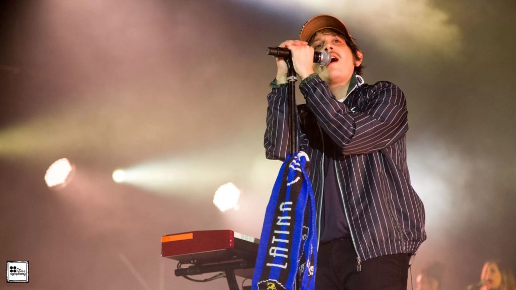 Latina nel nuovo album di "Liberato": Calcutta canta "ME STAJE ...
